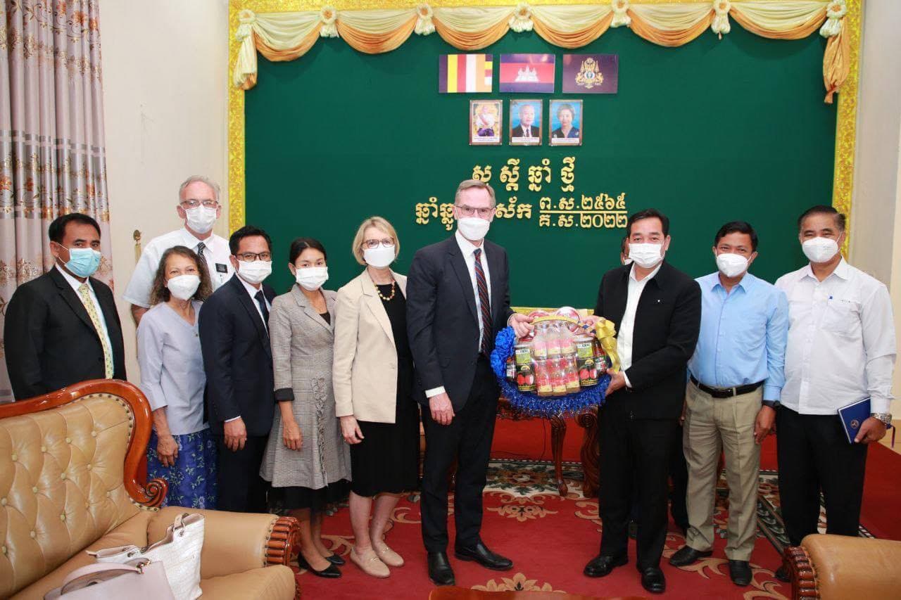 ឯកឧត្តម អ៊ុន ចាន់ដា អភិបាលខេត្ដ ...